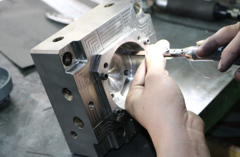 What Is Plastic Injection Mold Polishing? - GoodTech MFG Group.